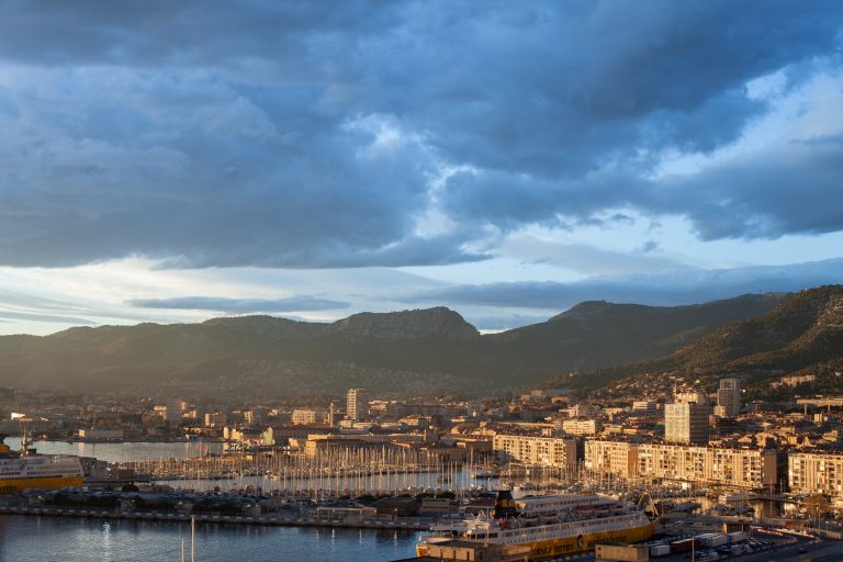 Guide complet du Port de Toulon : Histoire et Culture