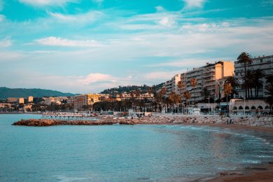 La Croisette à Cannes : Luxe et charme côtier